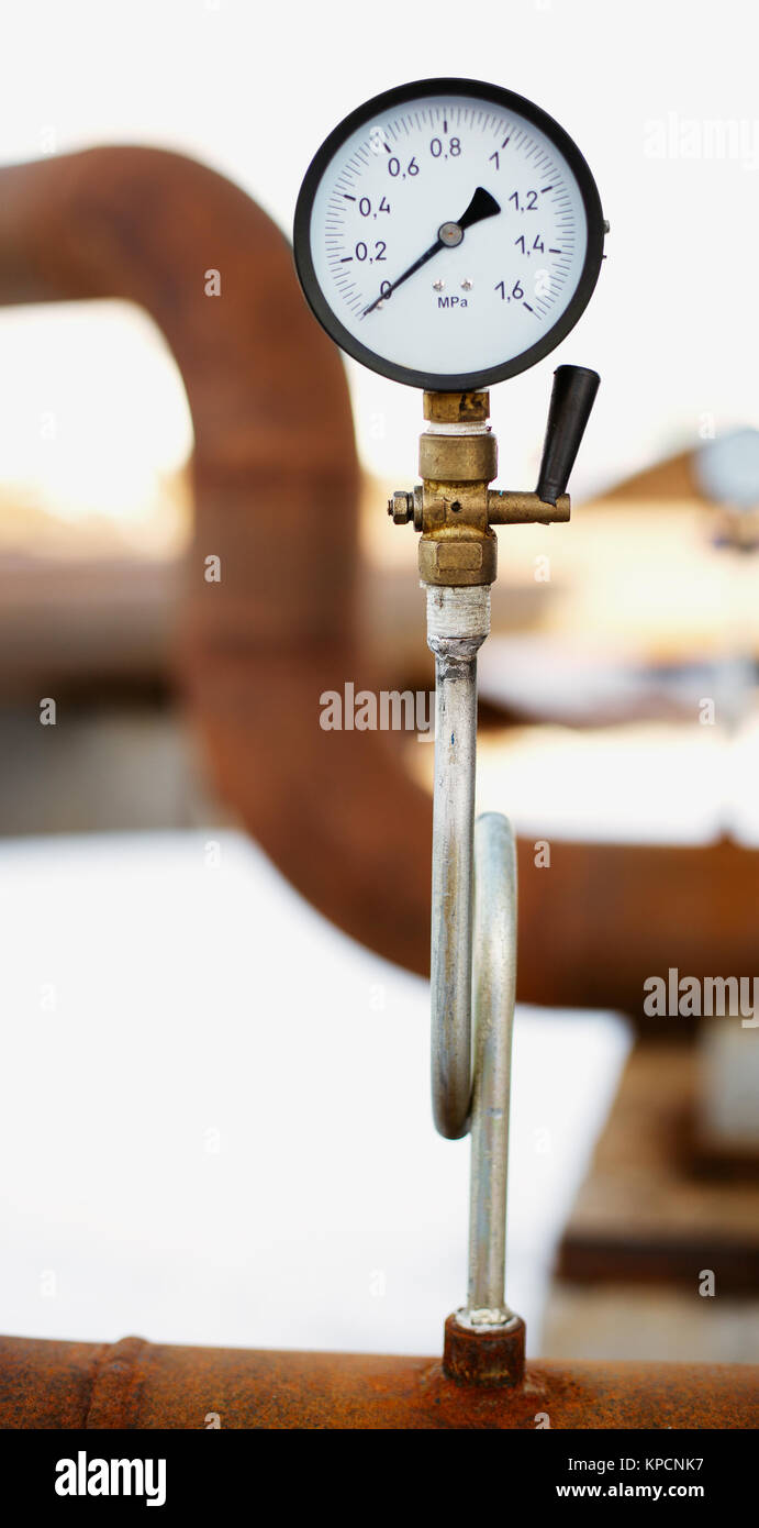 manometer on the rusty pipe Stock Photo - Alamy
