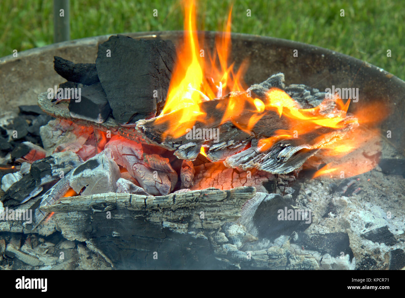 Grillfeuer hi-res stock photography and images - Alamy