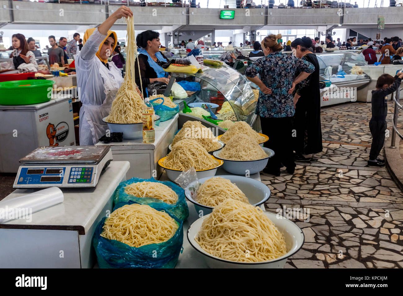 Food stall selling noodles hi-res stock photography and images - Alamy