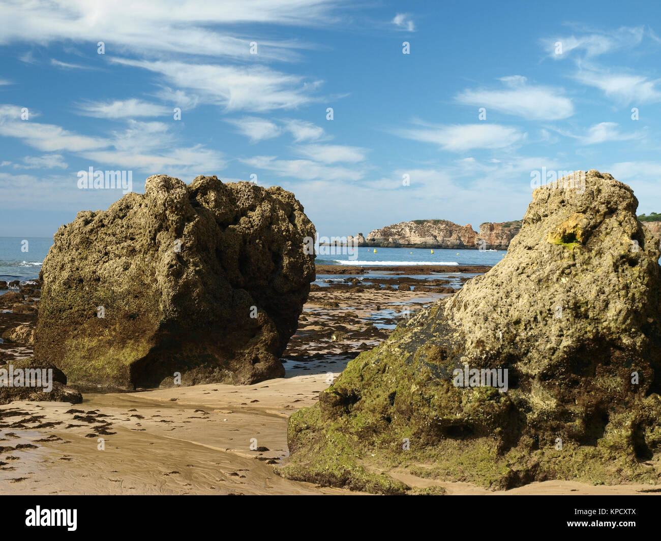 Algarve coast at low tide the ocean Stock Photo - Alamy