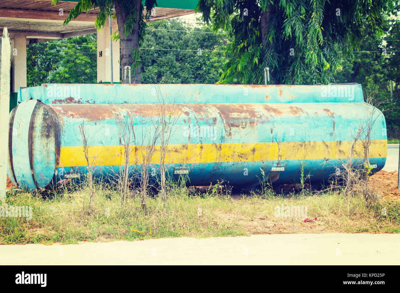 Abandoned oil tanker hi-res stock photography and images - Alamy