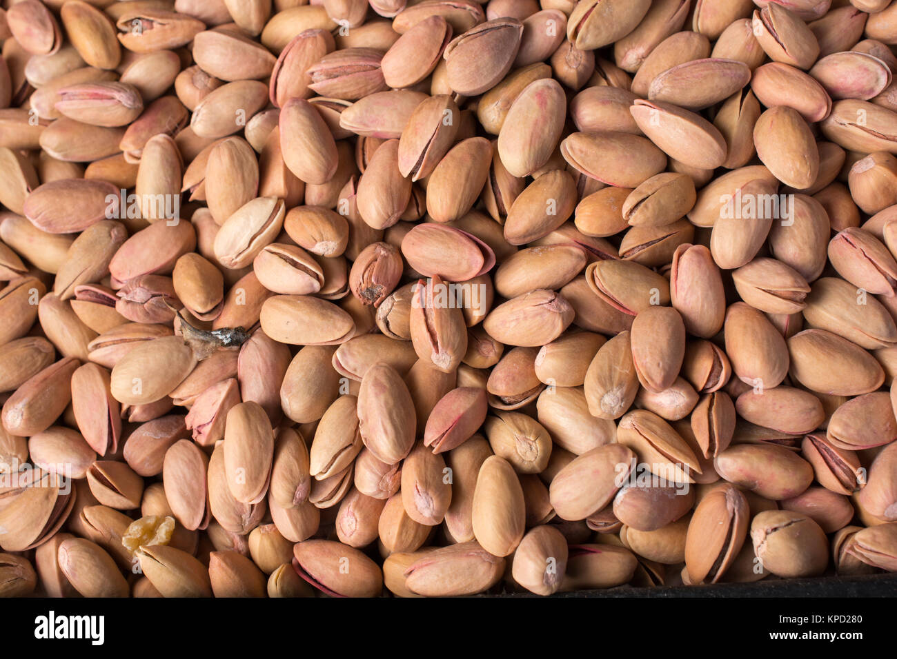 Pistachio nuts with shell ready to eat Stock Photo - Alamy