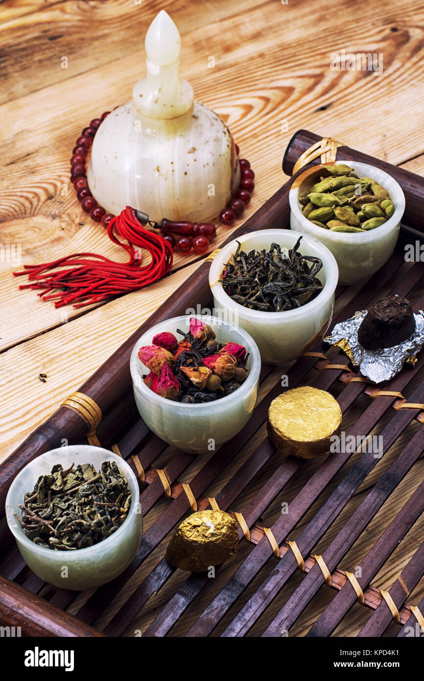 range of different varieties of tea leaves on wooden background Stock ...