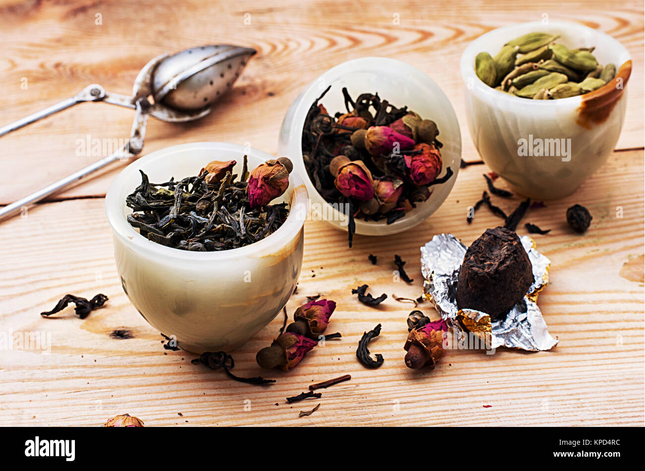 range of different varieties of tea leaves on wooden background Stock ...
