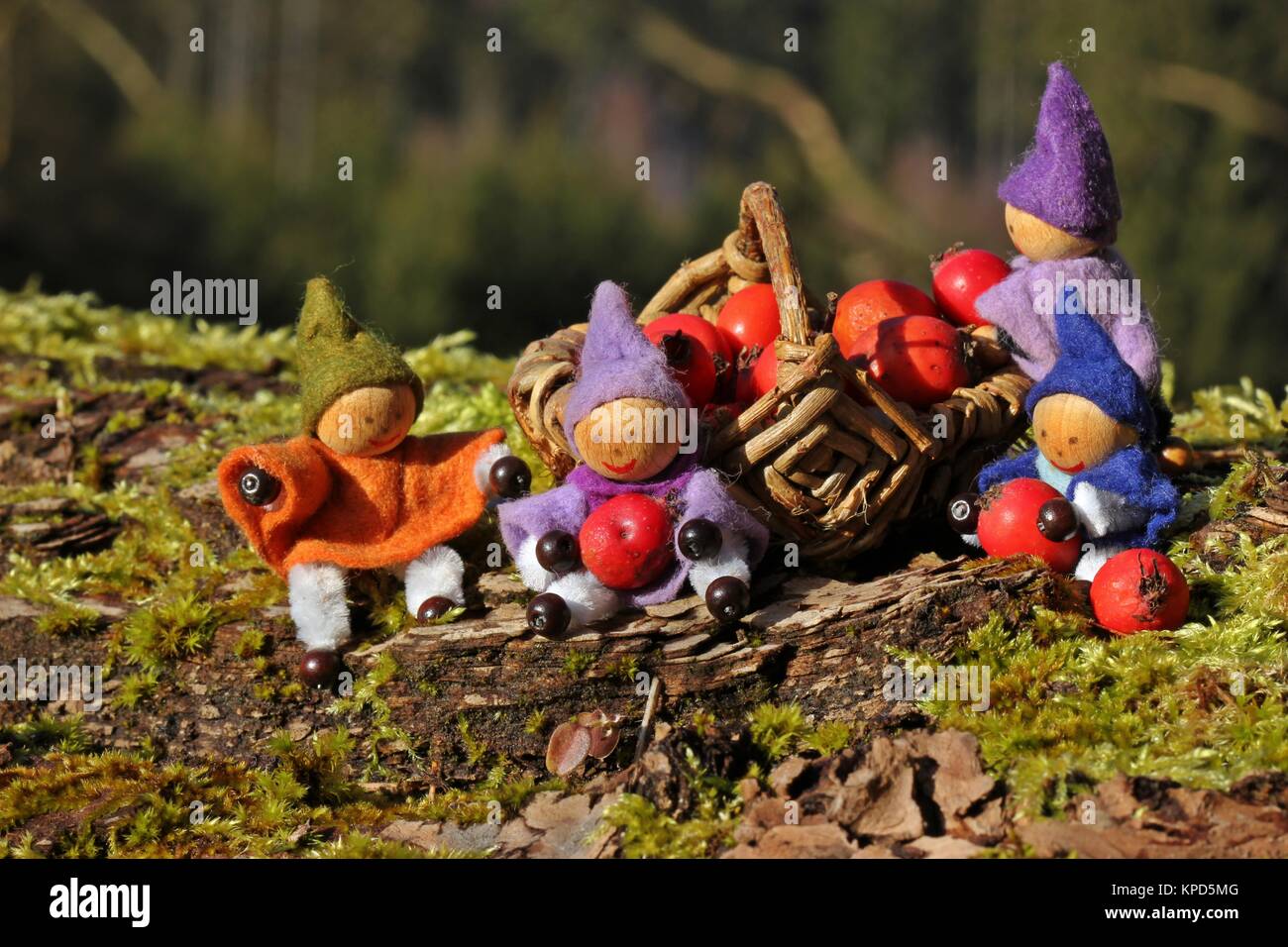 Four elves hi-res stock photography and images - Alamy