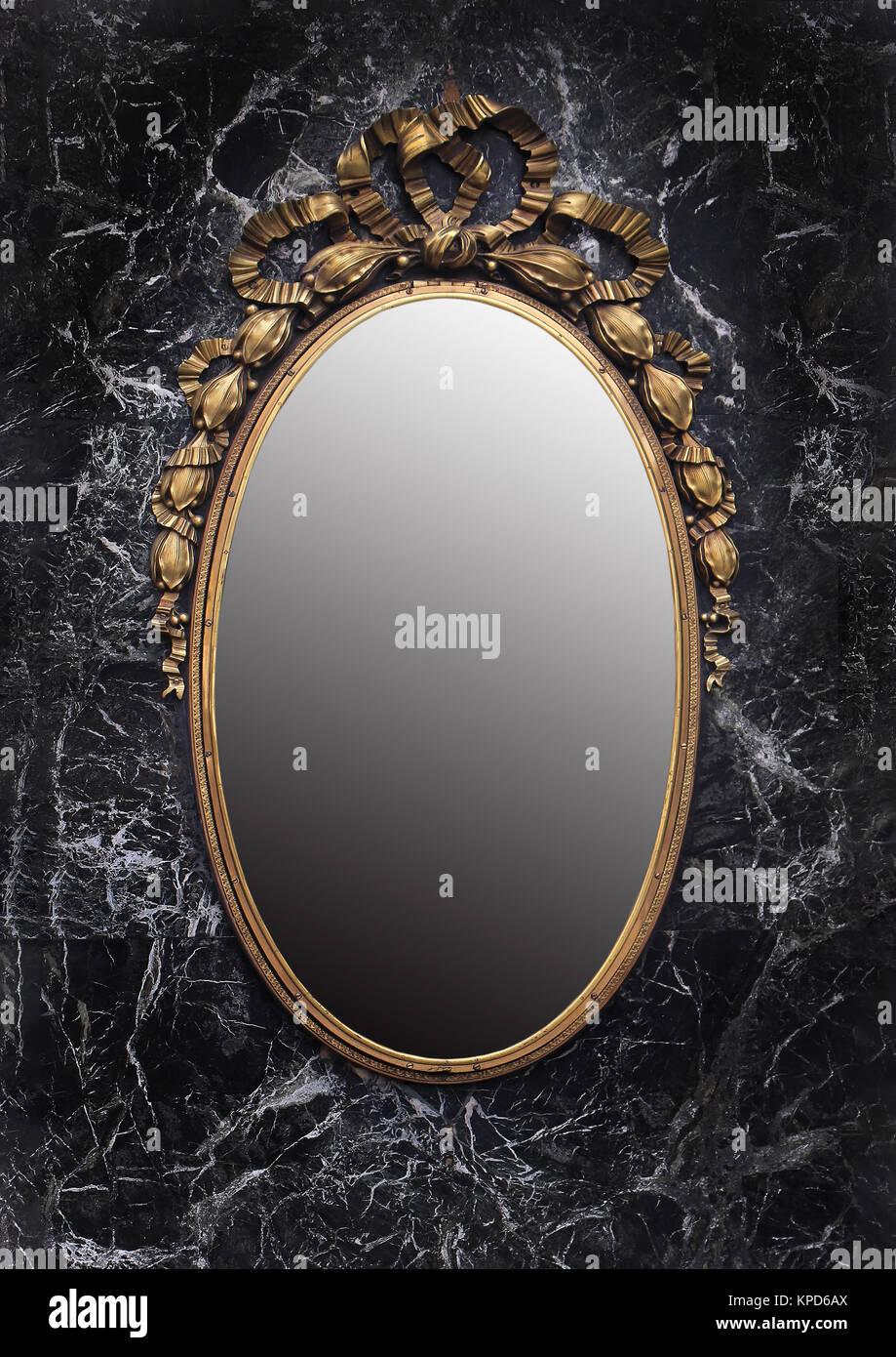 Vintage mirror with hi-res stock photography and images - Alamy