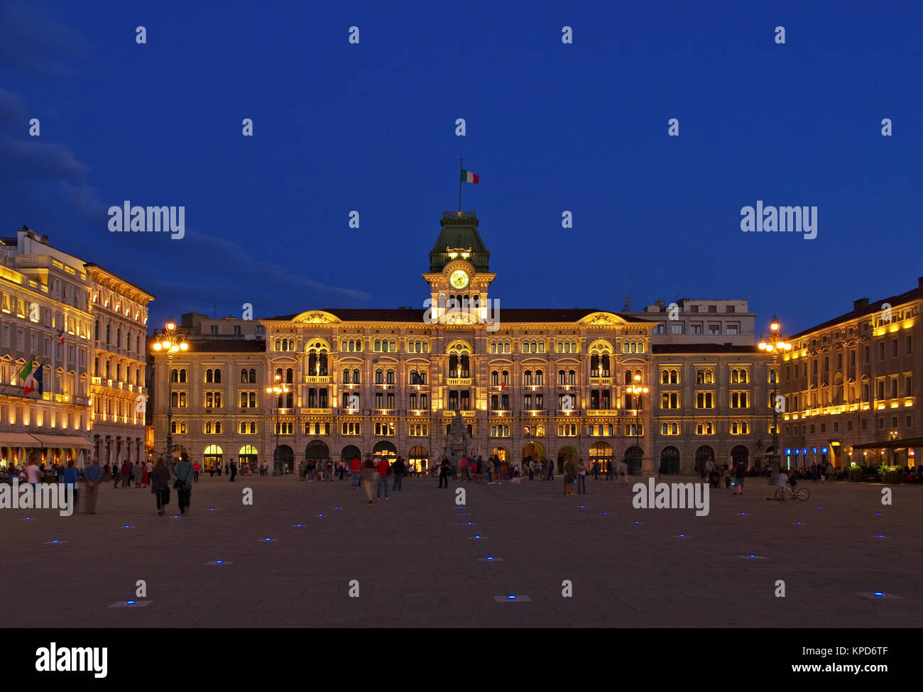 Triest Piazza Grande Nacht - Trieste Piazza Grande night 01 Stock Photo ...