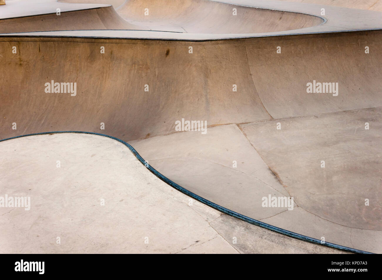 Empty skate park hi-res stock photography and images - Alamy