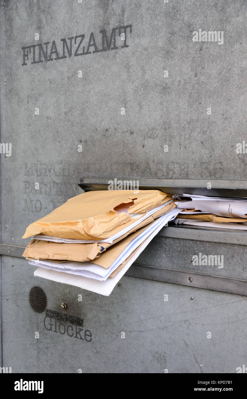 Mailbox and letter hi-res stock photography and images - Alamy