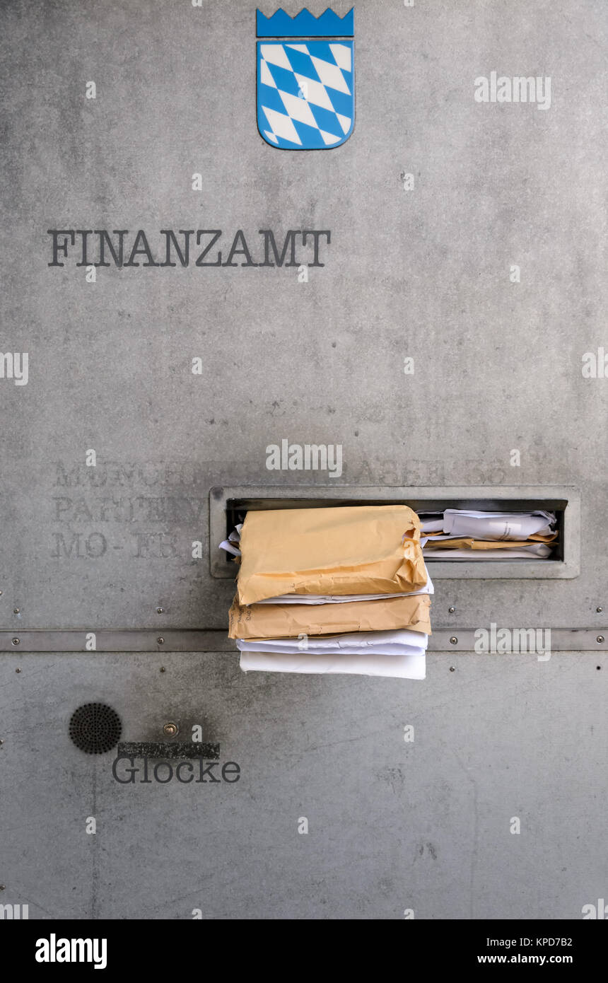 Mailbox and letter hi-res stock photography and images - Alamy