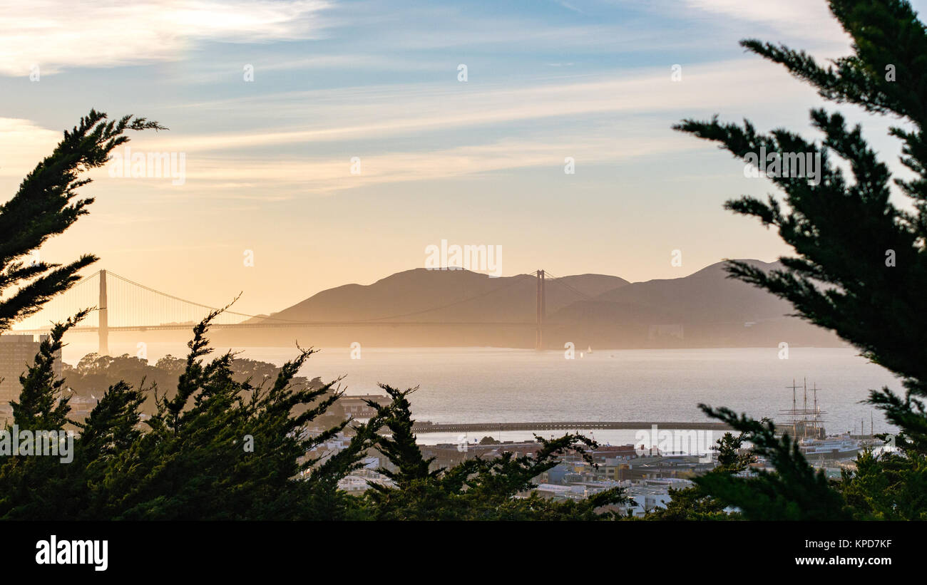Golden haze sunset hi-res stock photography and images - Alamy