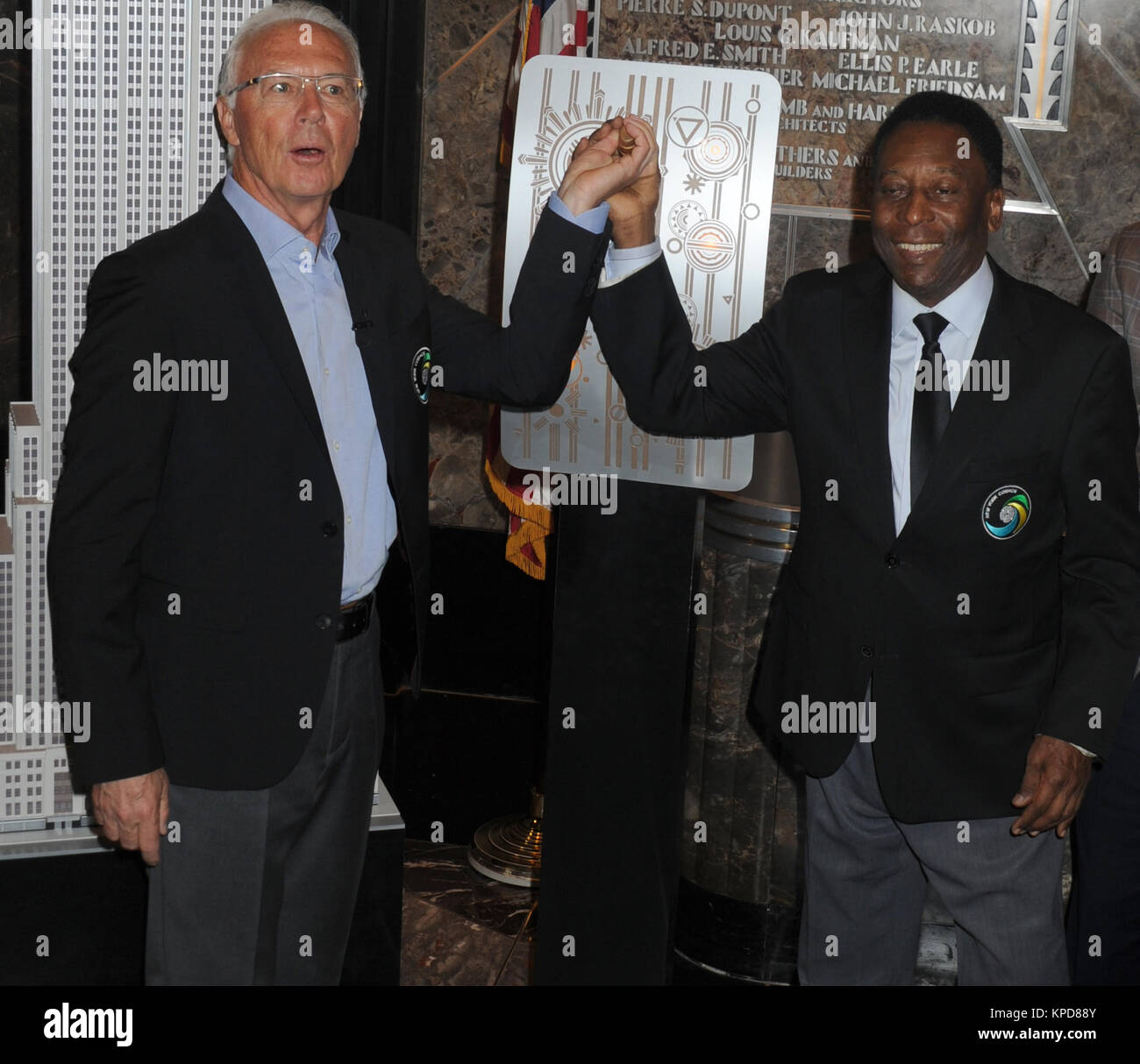 Pele cosmos and franz beckenbauer light the empire state building hi ...
