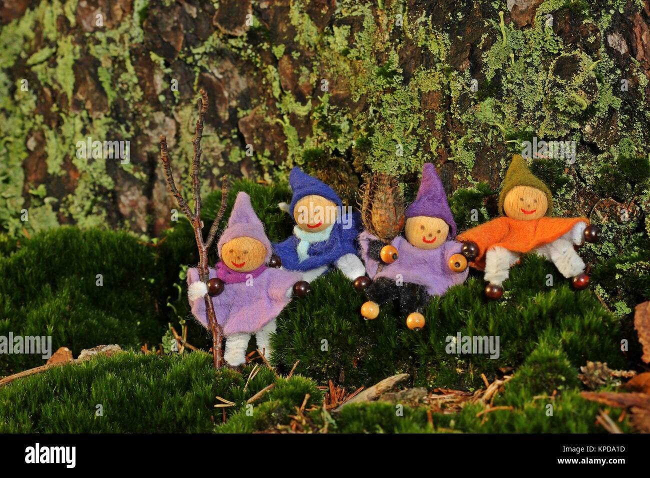 Four elves hi-res stock photography and images - Alamy