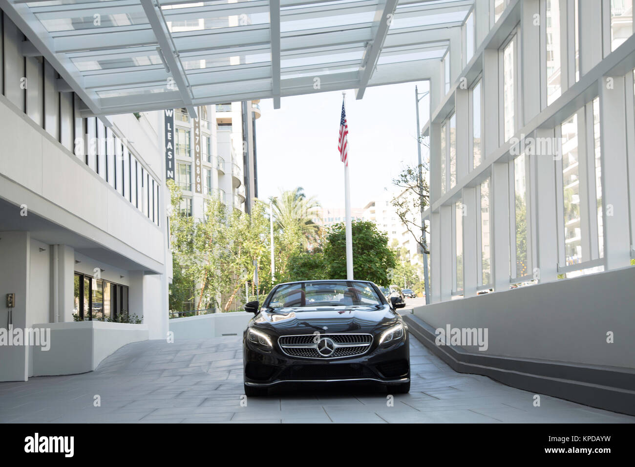 Mercedes S550 Convertible - Front Angle Stock Photo - Alamy