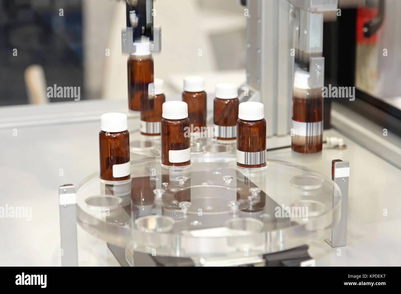 Pharmaceutical manufacturing process hi-res stock photography and ...