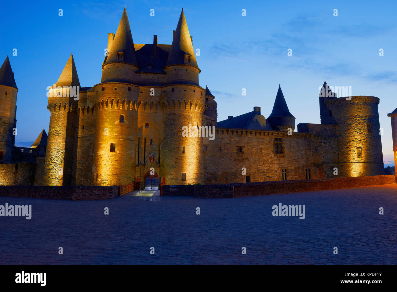 Vitre, Castle, Dusk, Ille-et-Vilaine, Bretagne, Brittany, France Stock ...