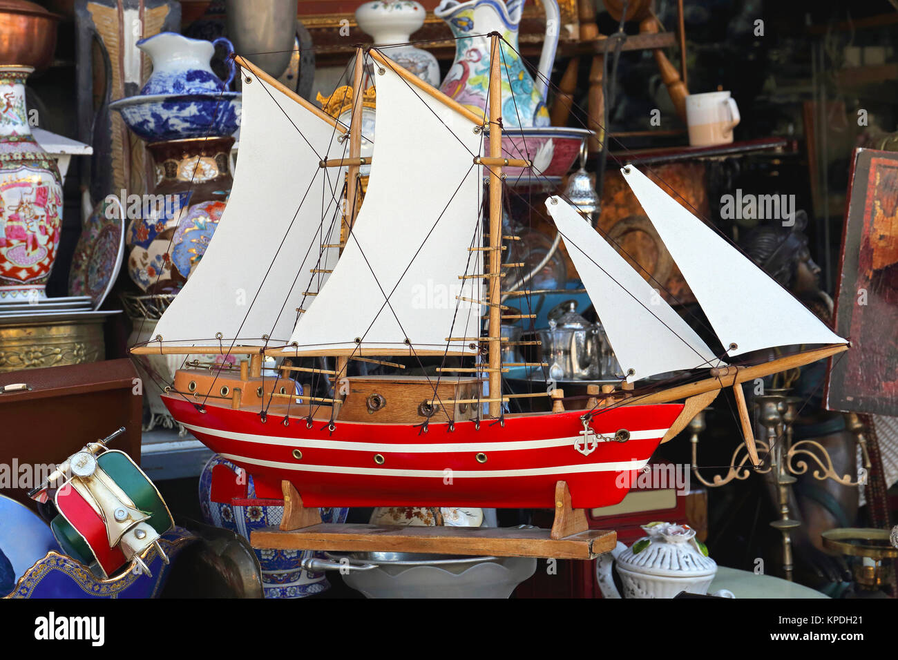 Second hand ship hi-res stock photography and images - Alamy