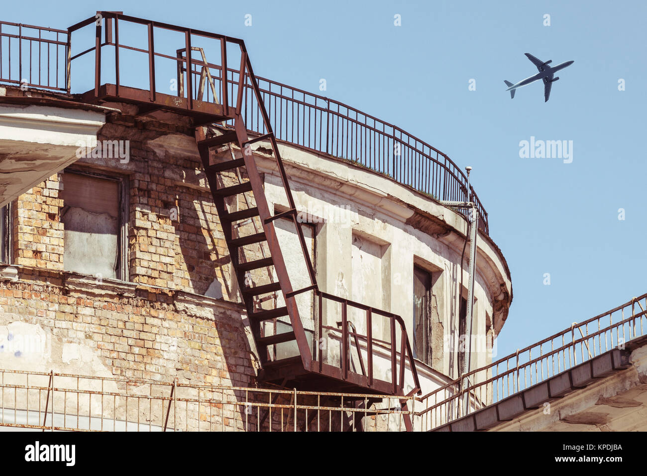 Fly over city plane hi-res stock photography and images - Alamy
