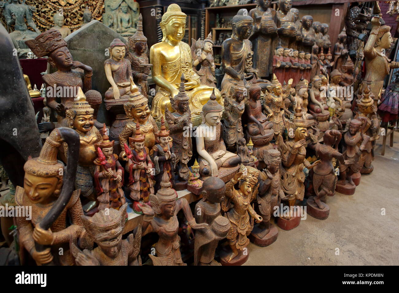 Carved wooden figures hi-res stock photography and images - Alamy