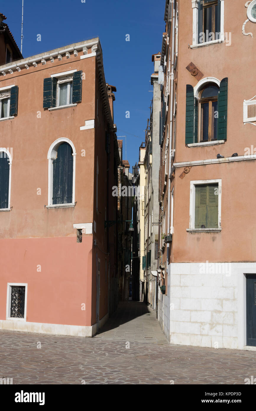 Small alleyway in Venice Stock Photo - Alamy