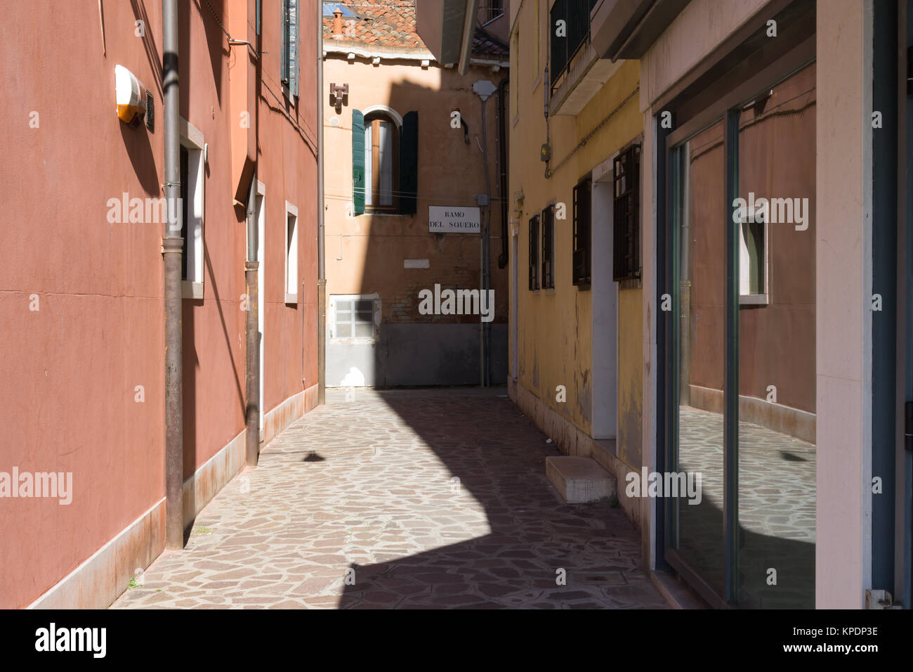 Small alleyway in Venice Stock Photo - Alamy