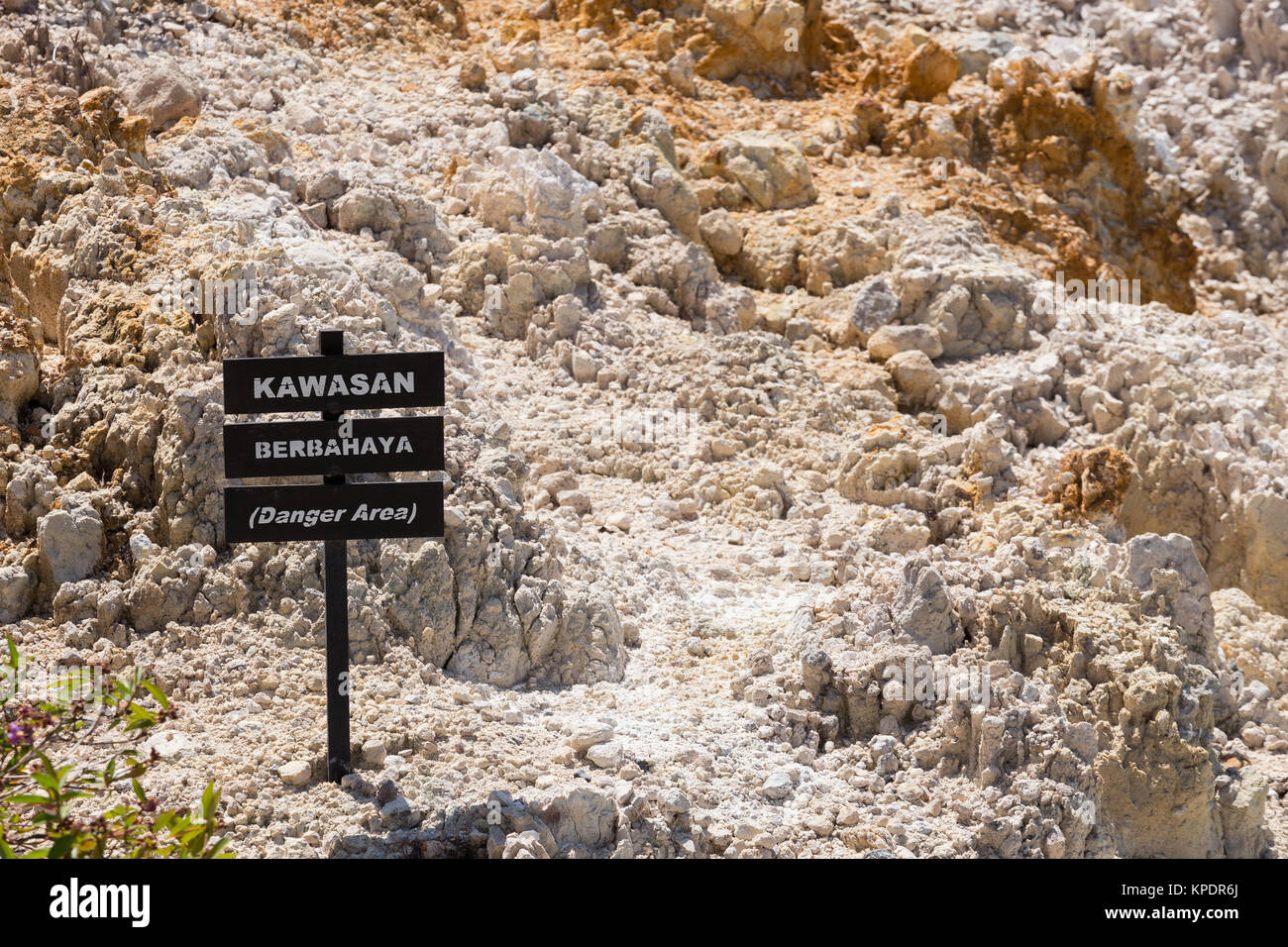 sulphurous lake - Danau Linow Stock Photo - Alamy