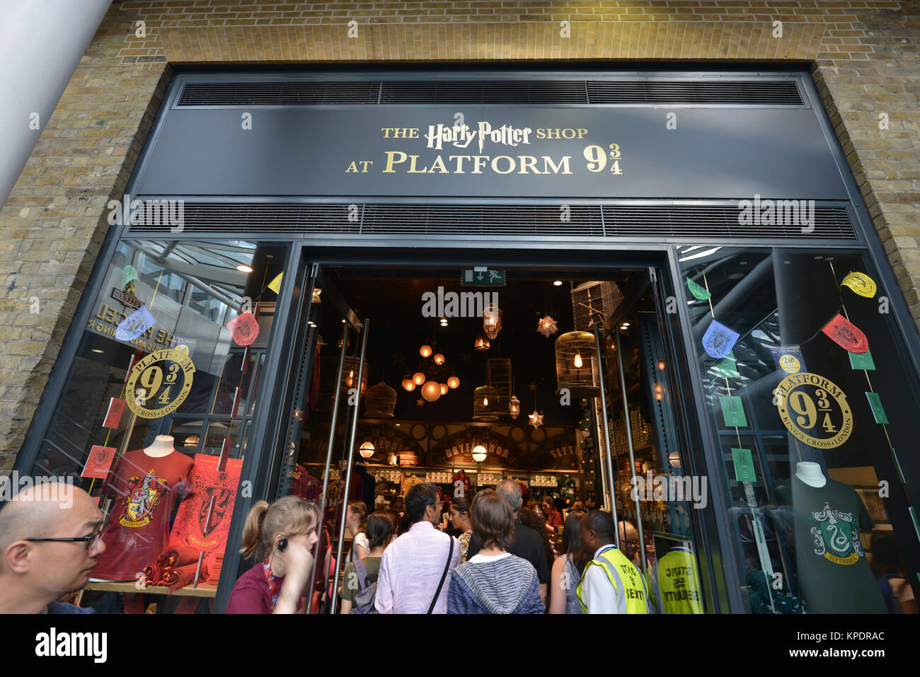 The harry potter platform hi-res stock photography and images - Alamy