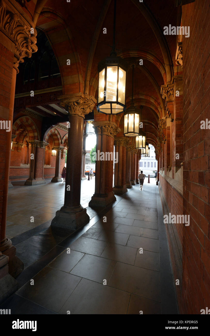 Inside St Pancras International Station High Resolution Stock ...