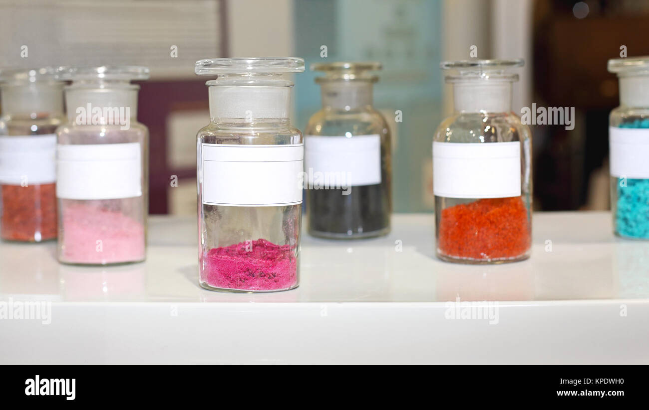 Chlorine element hi-res stock photography and images - Alamy