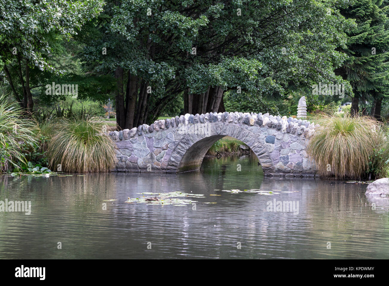 Small bridge in garden hi-res stock photography and images - Alamy