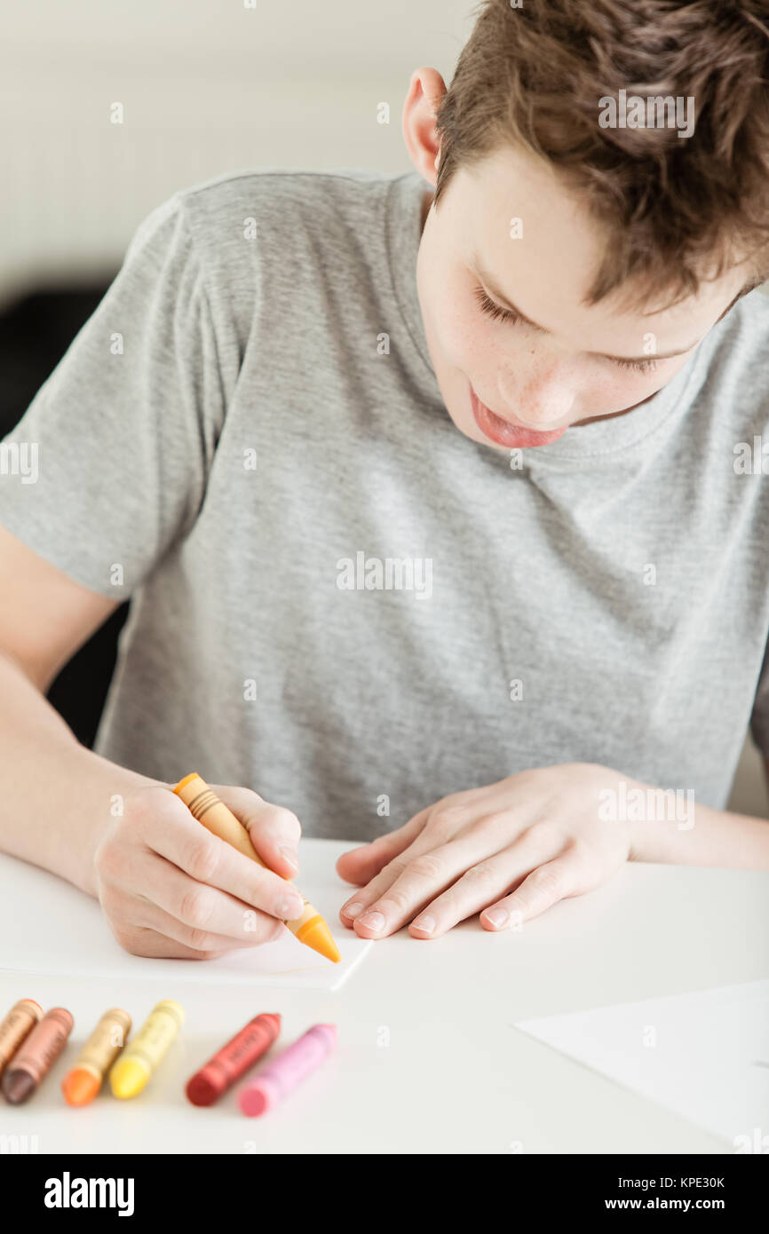 Teenager making art hi-res stock photography and images - Alamy