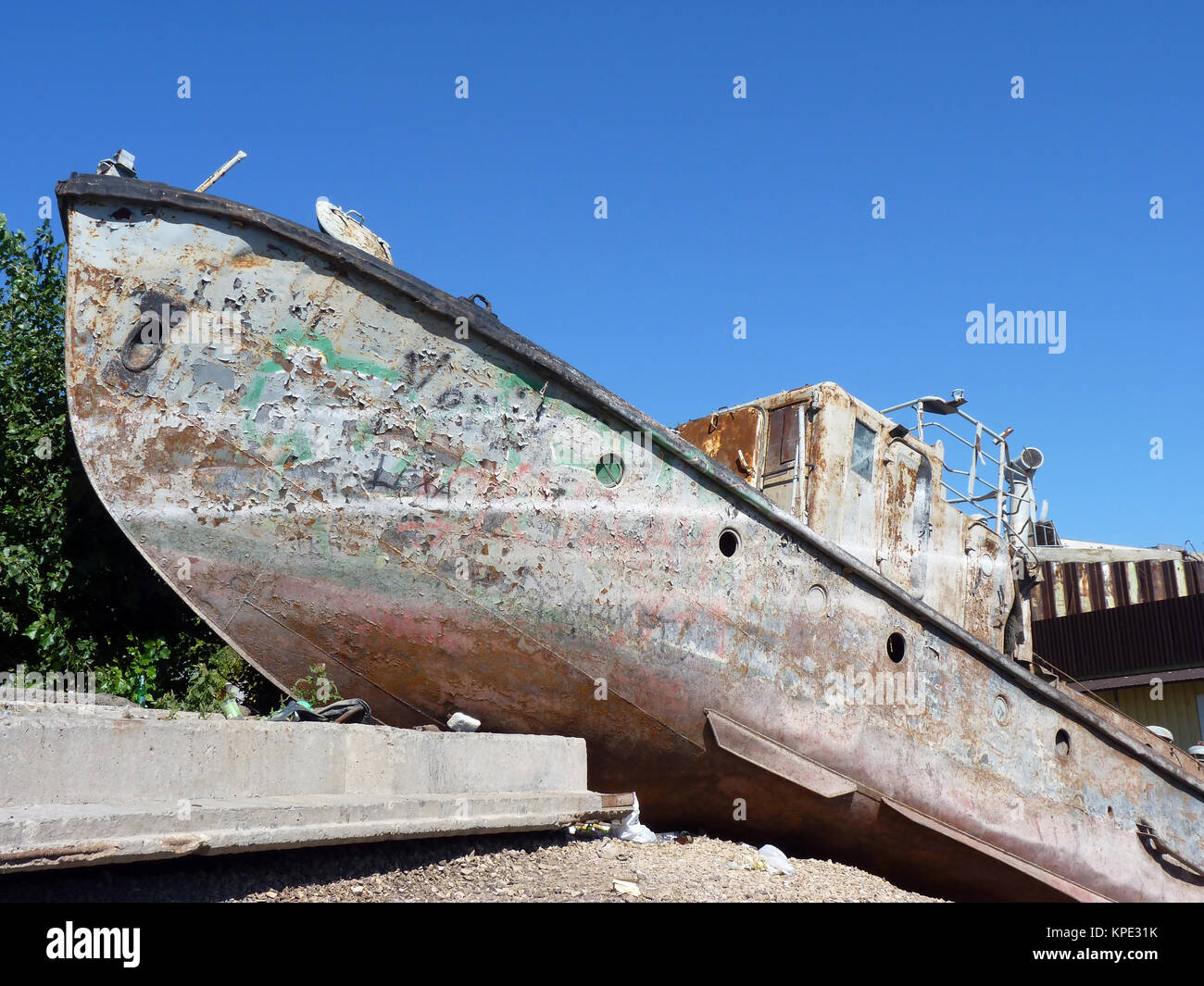 Ship hatch cover hi-res stock photography and images - Alamy