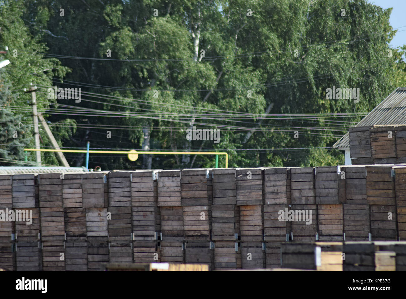 Boxes used storage transportation hi-res stock photography and images ...