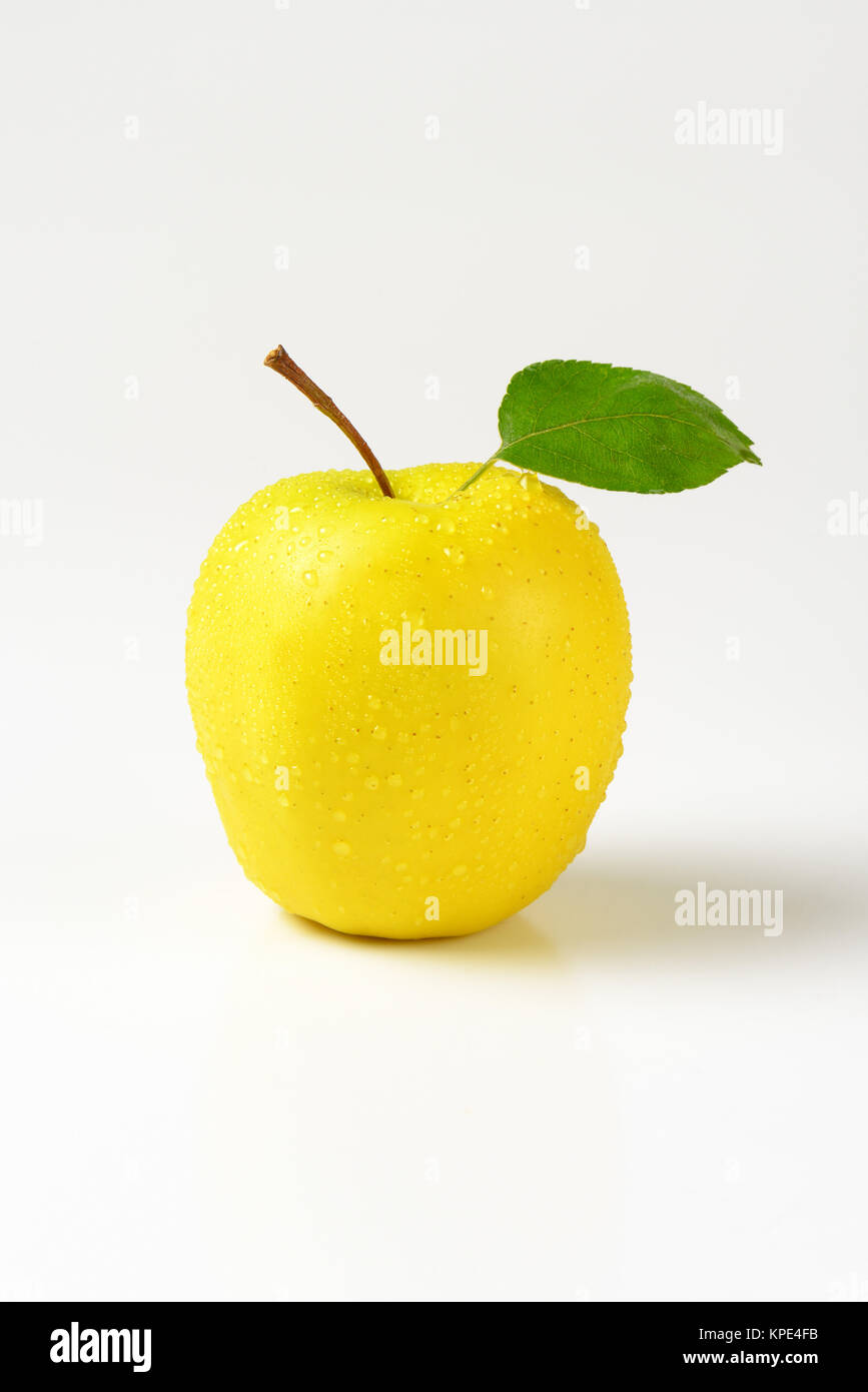 washed yellow apple Stock Photo - Alamy