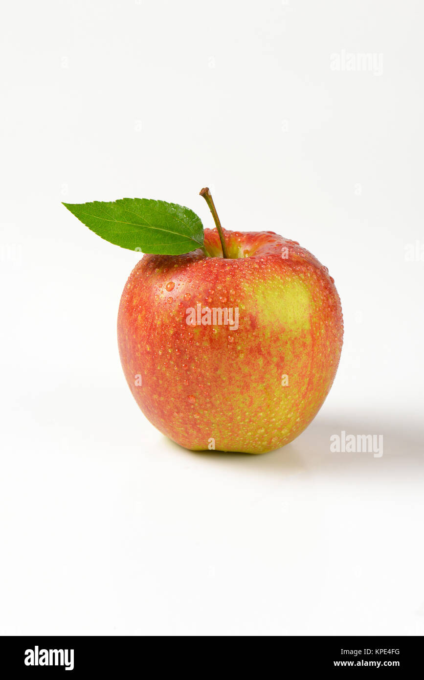 washed red apple Stock Photo - Alamy