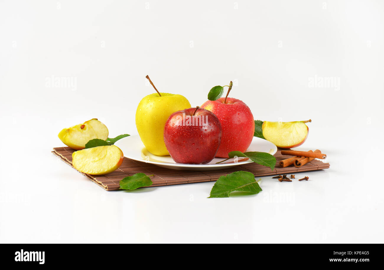 plate of apples Stock Photo - Alamy