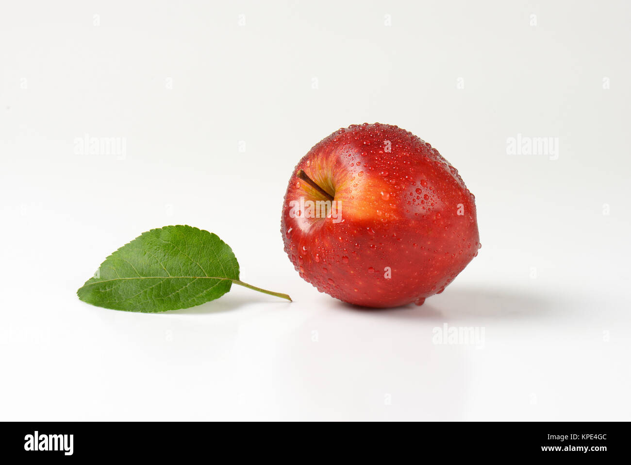 washed red apple Stock Photo - Alamy