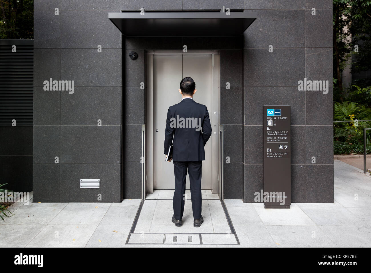 Elevators door hi-res stock photography and images - Alamy