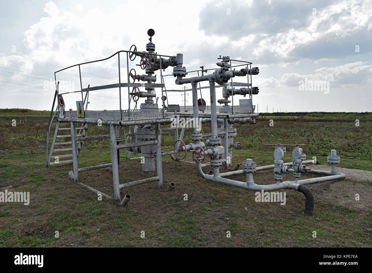 Equipment of an oil well Stock Photo - Alamy
