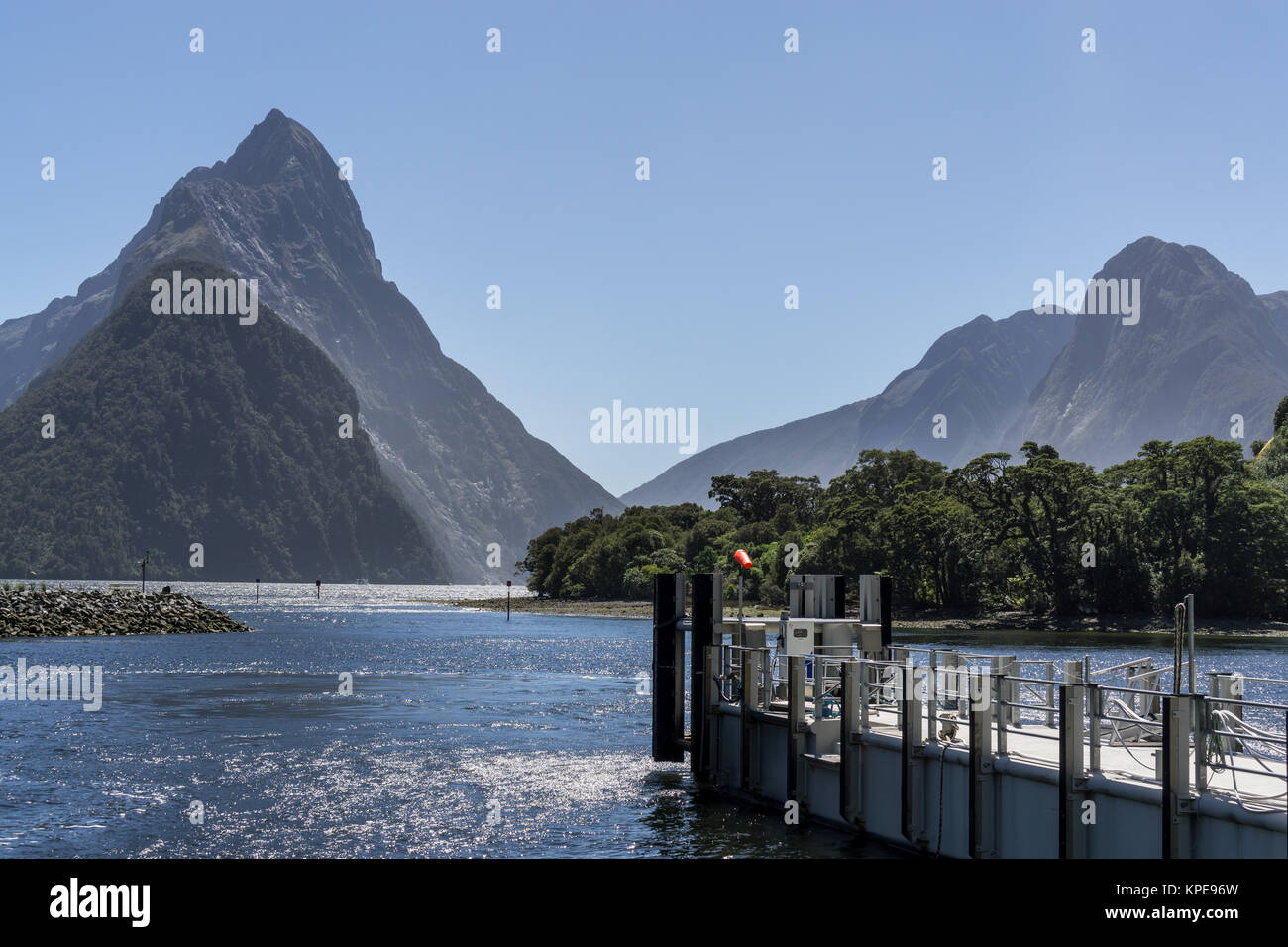 Milford sound dock hi-res stock photography and images - Alamy