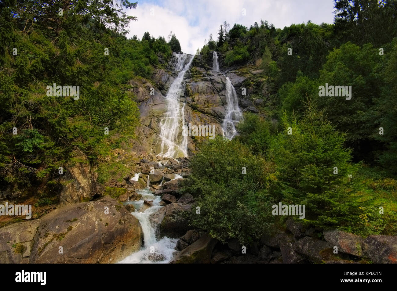 Nardis Wasserfall in den Dolomiten, Alpen - Nardis Waterfall in ...