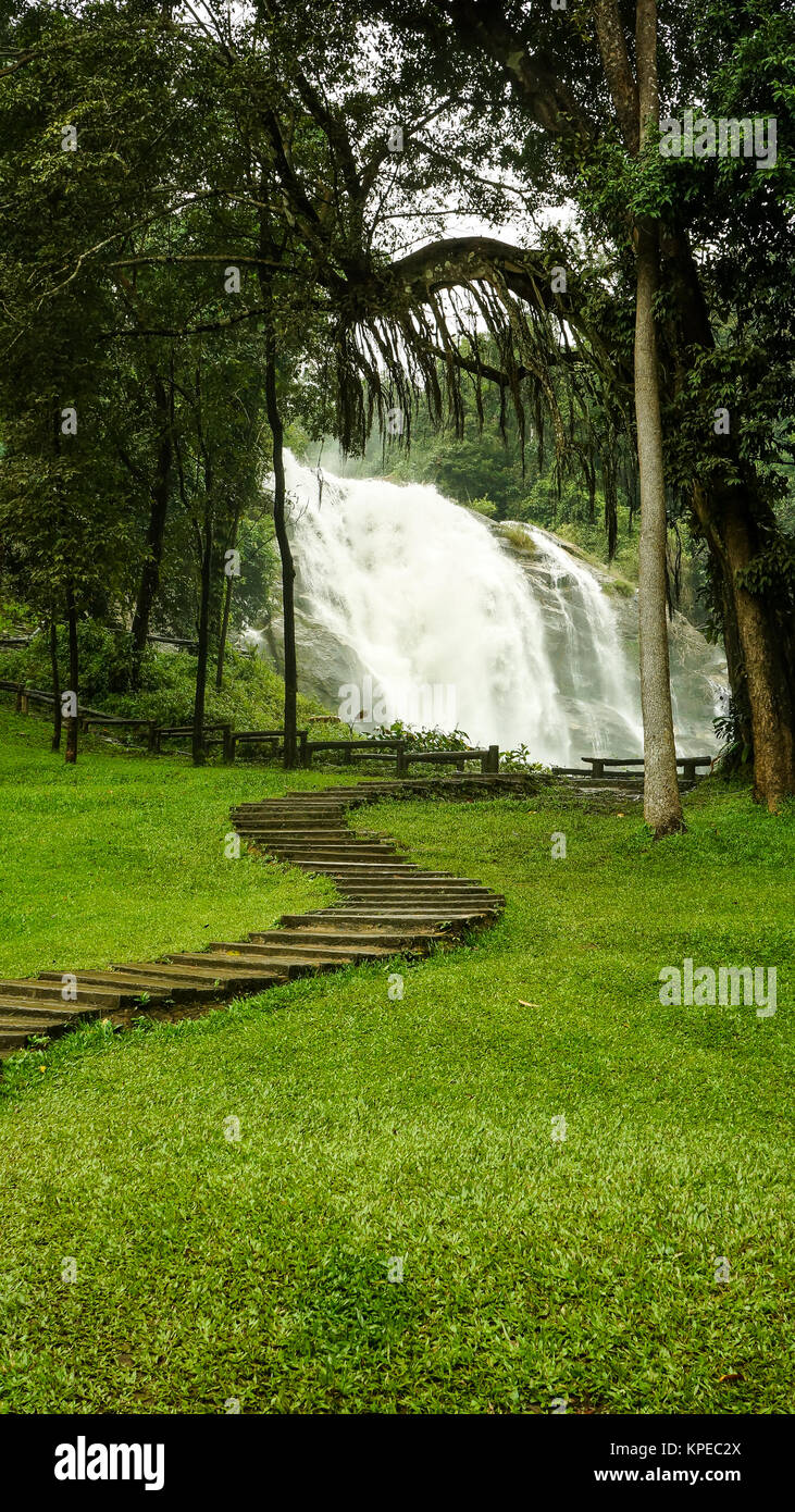 Scenic waterfalls and wooden path - Fall season Stock Photo - Alamy