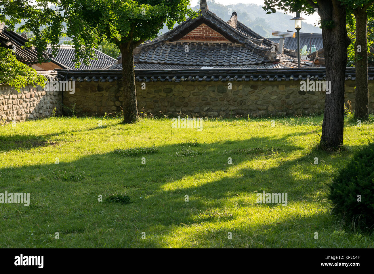 traditional Korean yard Stock Photo - Alamy