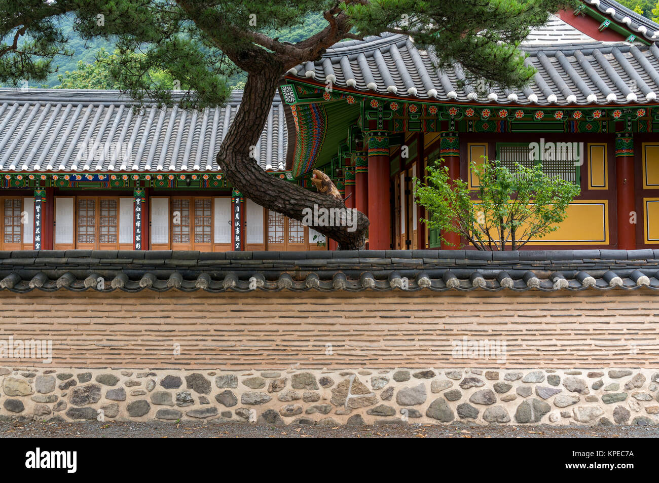 Korean traditional temple and wall Stock Photo - Alamy