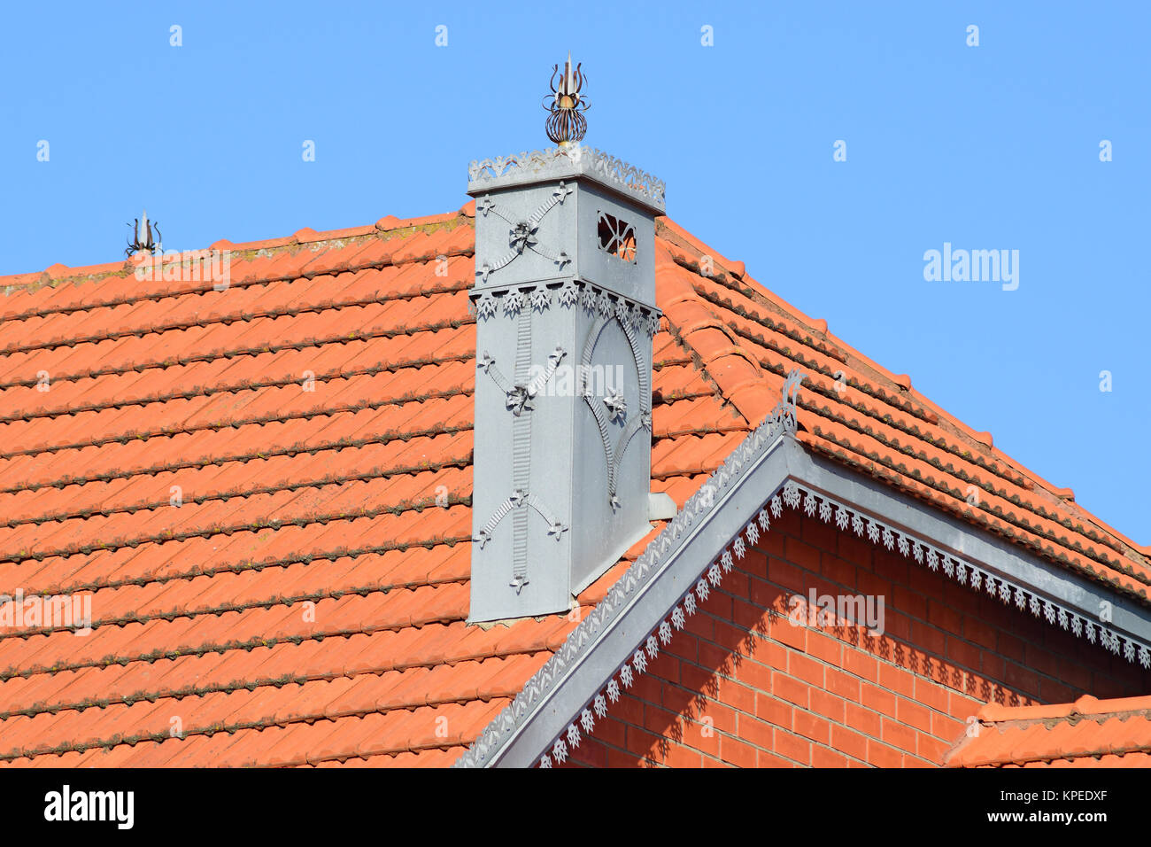 Heavy roof tiles hi-res stock photography and images - Alamy