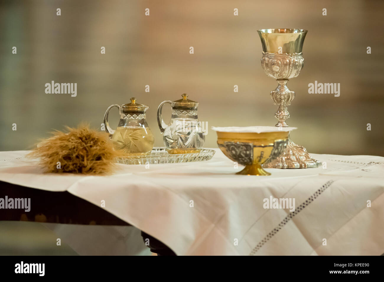 Offertory at mass hi-res stock photography and images - Alamy