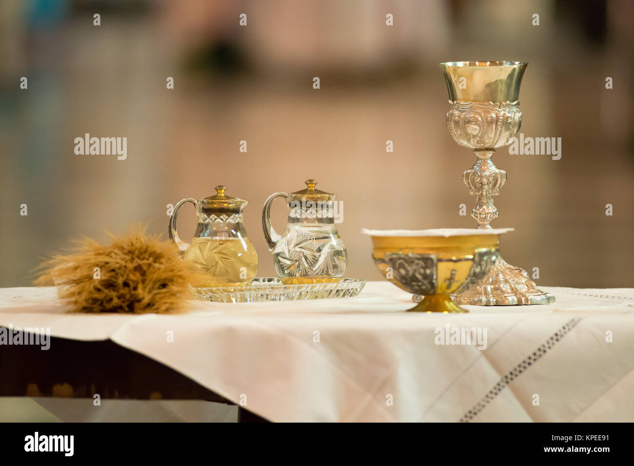 Offertory of mass hi-res stock photography and images - Alamy