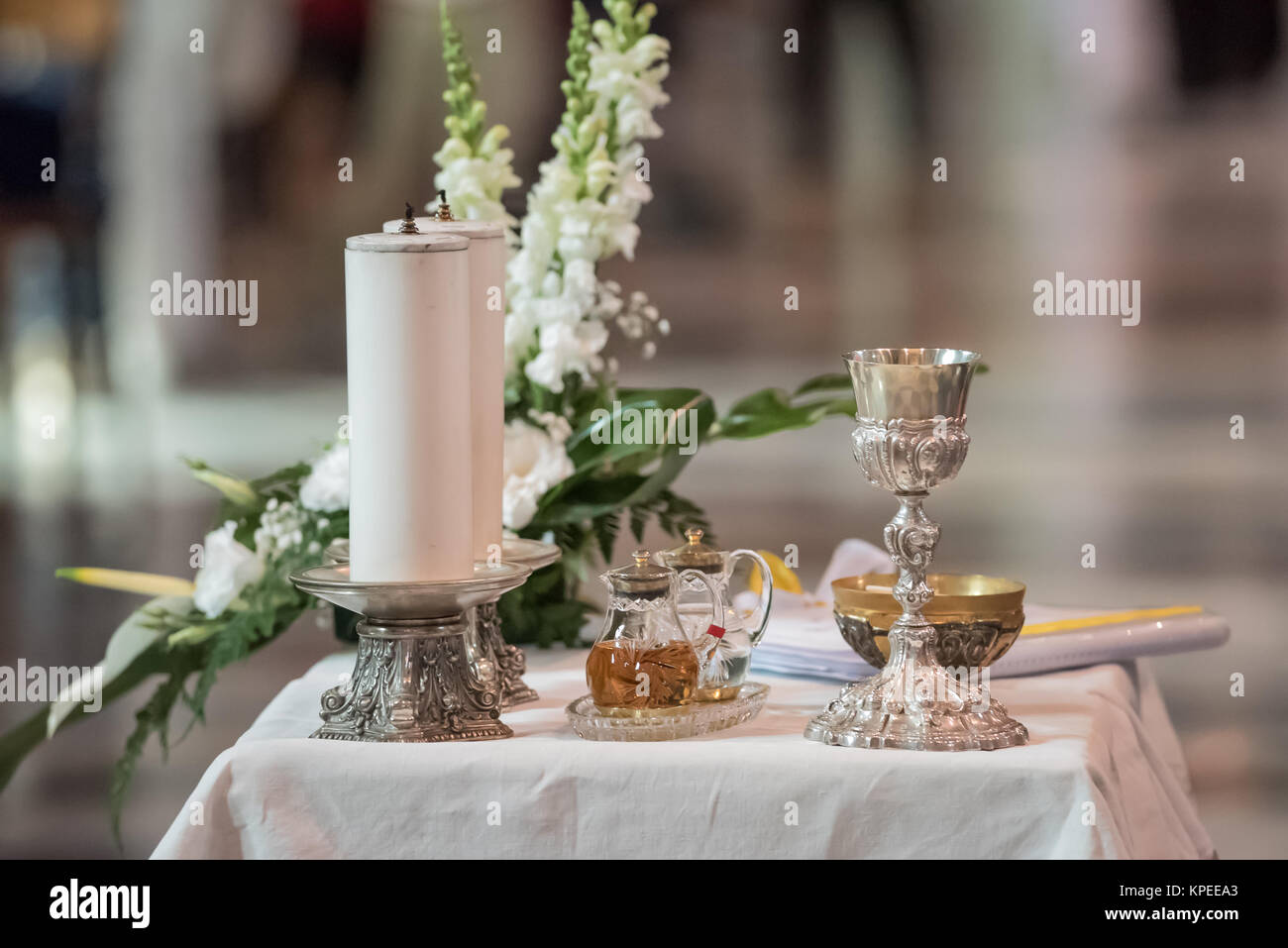 Communion cup and bread hi-res stock photography and images - Alamy