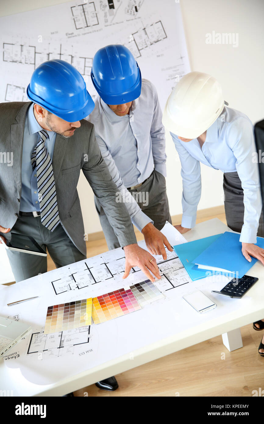 Team of architects presenting construction project Stock Photo - Alamy