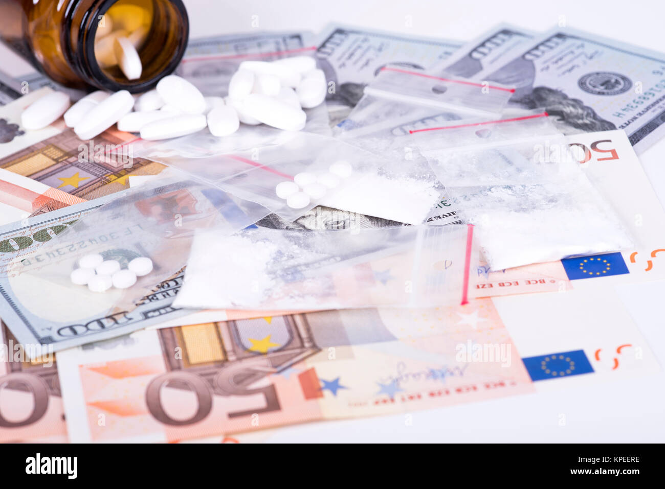drugs and money Stock Photo - Alamy